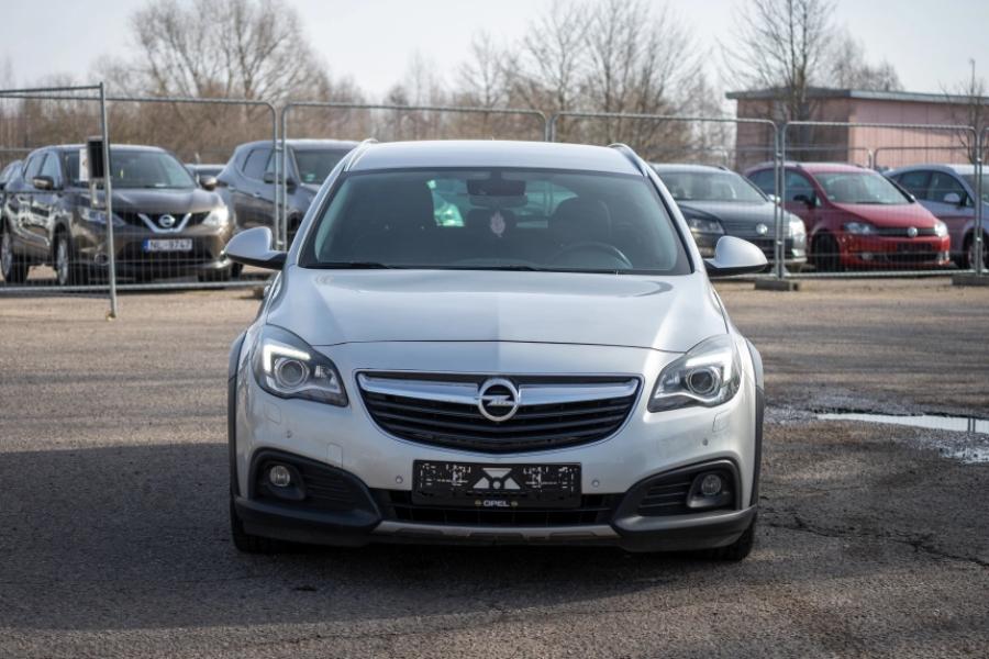 Grey Opel Insignia 2016 in Riga, with an engine capacity of 2.00 L and mileage of 238 thousand km for 7300 €, photo 7 on AUTOMOTO.COM.LV