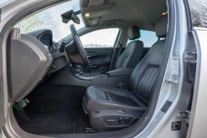 Grey Opel Insignia 2016 in Riga, with an engine capacity of 2.00 L and mileage of 238 thousand km for 7300 €, photo 9 on AUTOMOTO.COM.LV