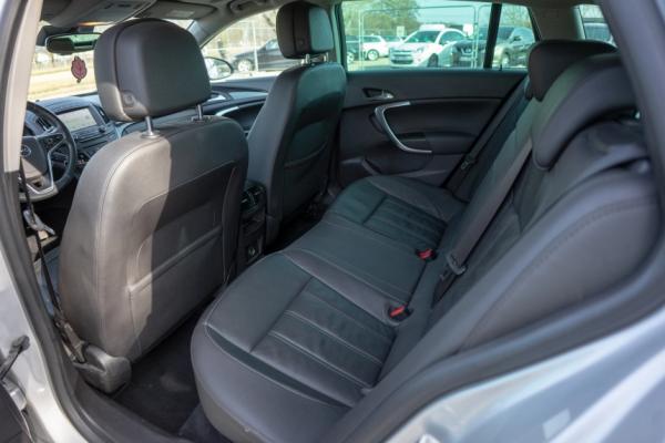 Grey Opel Insignia 2016 in Riga, with an engine capacity of 2.00 L and mileage of 238 thousand km for 7300 €, photo 10 on AUTOMOTO.COM.LV