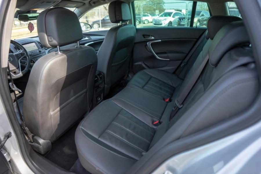 Grey Opel Insignia 2016 in Riga, with an engine capacity of 2.00 L and mileage of 238 thousand km for 7300 €, photo 11 on AUTOMOTO.COM.LV