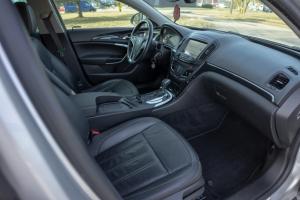 Grey Opel Insignia 2016 in Riga, with an engine capacity of 2.00 L and mileage of 238 thousand km for 7300 €, photo 15 on AUTOMOTO.COM.LV