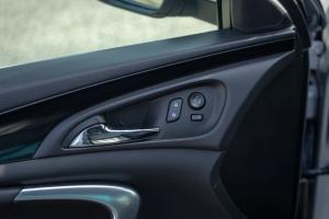Grey Opel Insignia 2016 in Riga, with an engine capacity of 2.00 L and mileage of 238 thousand km for 7300 €, photo 24 on AUTOMOTO.COM.LV