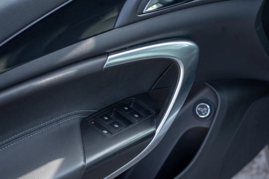 Grey Opel Insignia 2016 in Riga, with an engine capacity of 2.00 L and mileage of 238 thousand km for 7300 €, photo 25 on AUTOMOTO.COM.LV