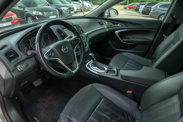 Grey Opel Insignia 2016 in Liepaja, with an engine capacity of 2.00 L and mileage of 238 thousand km for 7300 €, photo 8 on AUTOMOTO.COM.LV