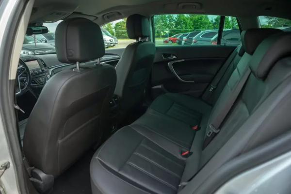 Grey Opel Insignia 2016 in Liepaja, with an engine capacity of 2.00 L and mileage of 238 thousand km for 7300 €, photo 9 on AUTOMOTO.COM.LV
