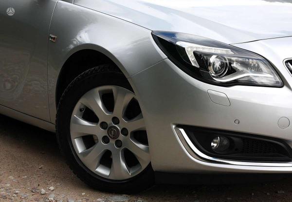 Grey Opel Insignia 2016 in Kretinga, with an engine capacity of 1.96 L and mileage of 202 thousand km for 6699 €, photo 3 on AUTOMOTO.COM.LV