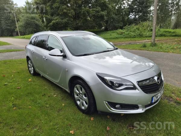 Opel Insignia 2016 in Riga on AUTOMOTO.COM.LV Grey Opel Insignia 2016 in Riga, with an engine capacity of 1.60 L and mileage of 469 thousand km for 5300 €, photo 4 on AUTOMOTO.COM.LV