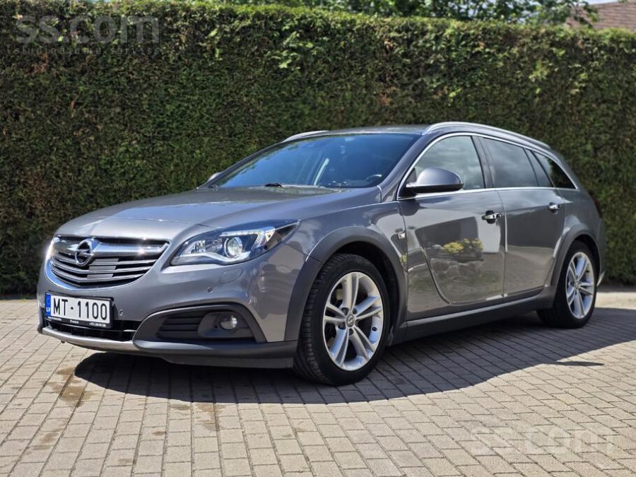 Grey Opel Insignia 2016 in Jelgava, with an engine capacity of 2.00 L and mileage of 240 thousand km for 6500 €, photo 1 on AUTOMOTO.COM.LV