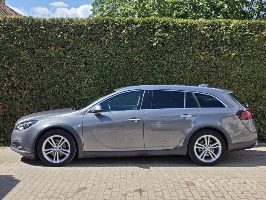Grey Opel Insignia 2016 in Jelgava, with an engine capacity of 2.00 L and mileage of 240 thousand km for 6500 €, photo 5 on AUTOMOTO.COM.LV