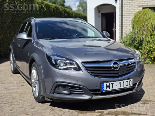 Opel Insignia 2016 in Jelgava on AUTOMOTO.COM.LV Grey Opel Insignia 2016 in Jelgava, with an engine capacity of 2.00 L and mileage of 240 thousand km for 6300 €, photo 1 on AUTOMOTO.COM.LV