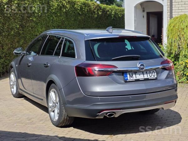 Opel Insignia 2016 in Jelgava on AUTOMOTO.COM.LV Grey Opel Insignia 2016 in Jelgava, with an engine capacity of 2.00 L and mileage of 240 thousand km for 6300 €, photo 4 on AUTOMOTO.COM.LV