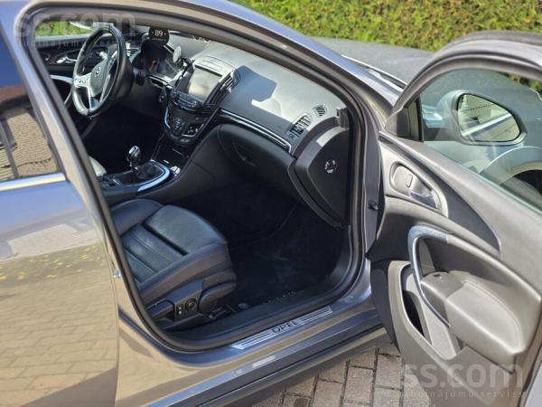 Opel Insignia 2016 in Jelgava on AUTOMOTO.COM.LV Grey Opel Insignia 2016 in Jelgava, with an engine capacity of 2.00 L and mileage of 240 thousand km for 6300 €, photo 9 on AUTOMOTO.COM.LV