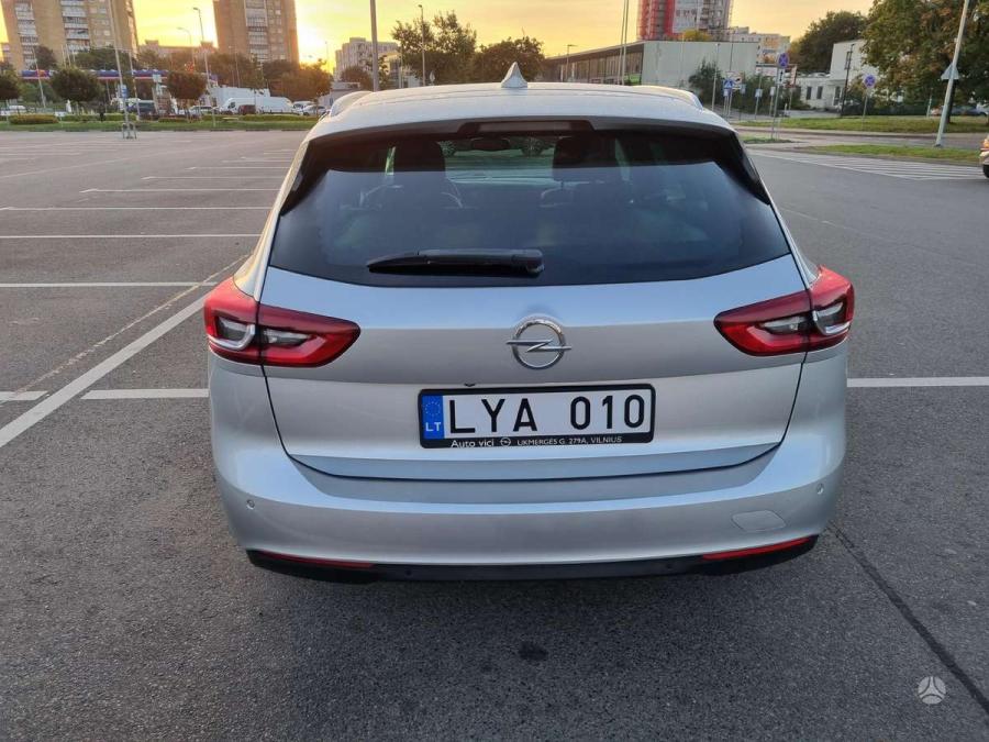 Grey Opel Insignia 2017 in Vilnius, with an engine capacity of 1.96 L and mileage of 126 thousand km for 12899 €, photo 2 on AUTOMOTO.COM.LV