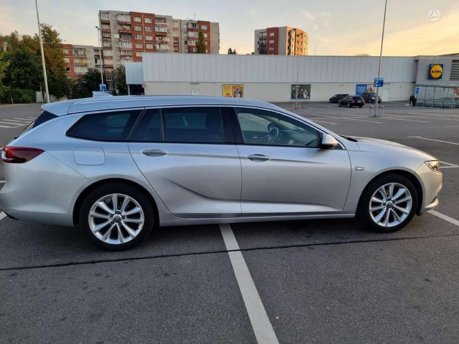 Grey Opel Insignia 2017 in Vilnius, with an engine capacity of 1.96 L and mileage of 126 thousand km for 12899 €, photo 4 on AUTOMOTO.COM.LV