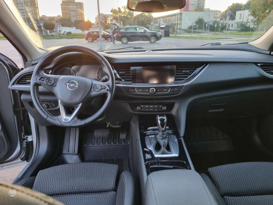 Grey Opel Insignia 2017 in Vilnius, with an engine capacity of 1.96 L and mileage of 126 thousand km for 12899 €, photo 14 on AUTOMOTO.COM.LV