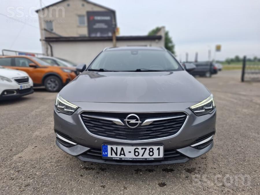 Grey Opel Insignia 2017 in Talsi, with an engine capacity of 2.00 L and mileage of 149 thousand km for 9800 €, photo 4 on AUTOMOTO.COM.LV