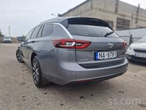 Grey Opel Insignia 2017 in Talsi, with an engine capacity of 2.00 L and mileage of 149 thousand km for 9800 €, photo 5 on AUTOMOTO.COM.LV