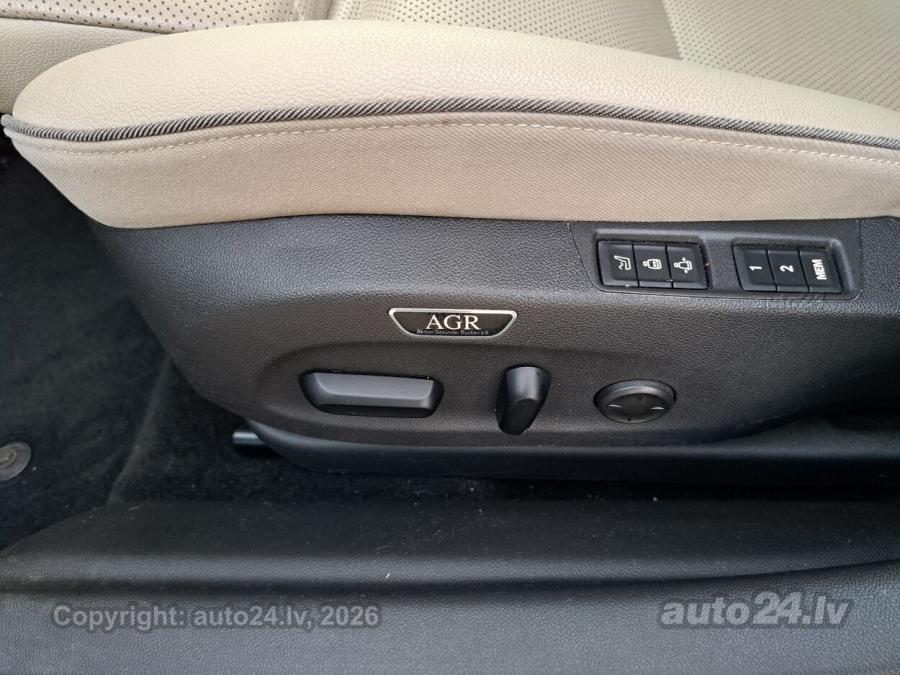 Grey Opel Insignia 2017 in Tallinn, with an engine capacity of 2.00 L and mileage of 143 thousand km for 13499 €, photo 6 on AUTOMOTO.COM.LV