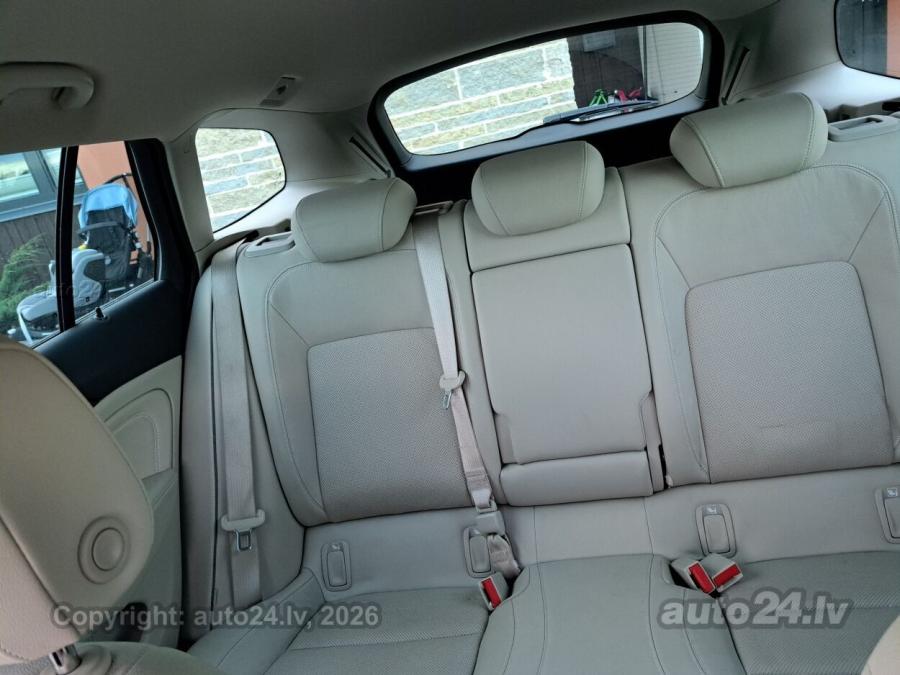 Grey Opel Insignia 2017 in Tallinn, with an engine capacity of 2.00 L and mileage of 143 thousand km for 13499 €, photo 10 on AUTOMOTO.COM.LV