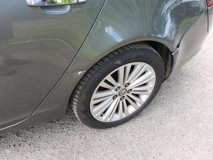 Grey Opel Insignia 2017 in Marijampole, with an engine capacity of 1.96 L and mileage of 289 thousand km for 4255 €, photo 11 on AUTOMOTO.COM.LV