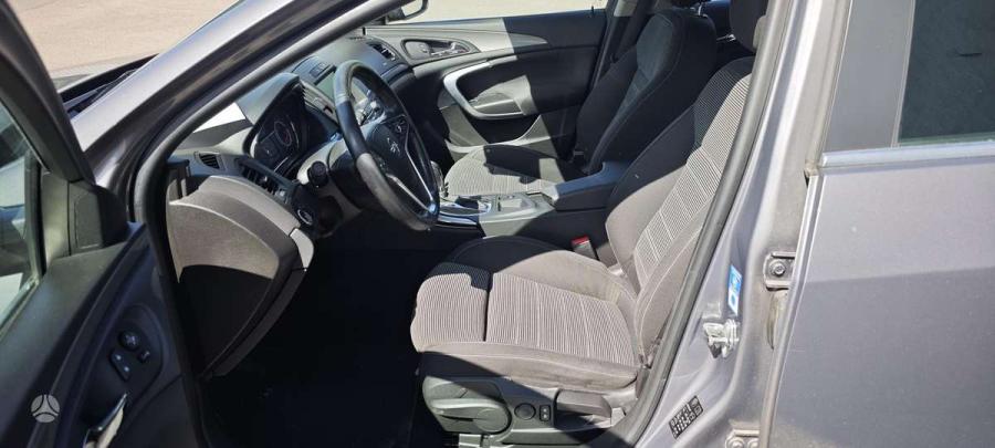 Grey Opel Insignia 2017 in Utena, with an engine capacity of 1.96 L and mileage of 290 thousand km for 4900 €, photo 9 on AUTOMOTO.COM.LV