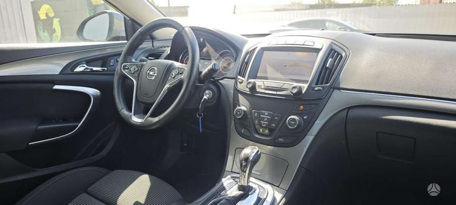 Grey Opel Insignia 2017 in Utena, with an engine capacity of 1.96 L and mileage of 290 thousand km for 4900 €, photo 11 on AUTOMOTO.COM.LV