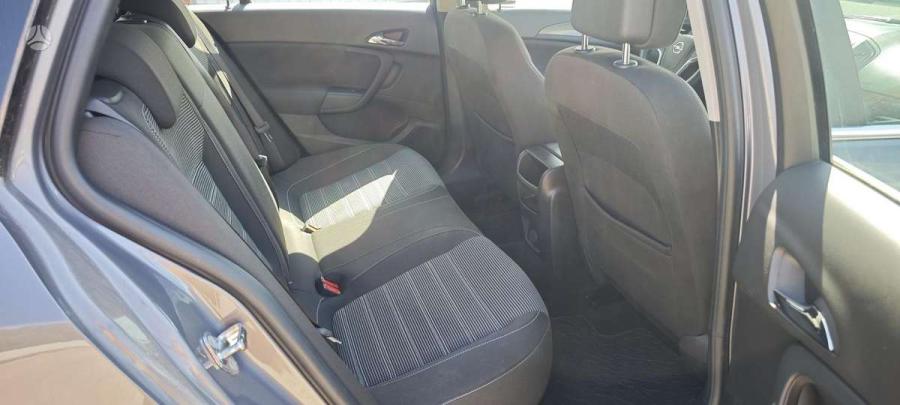 Grey Opel Insignia 2017 in Utena, with an engine capacity of 1.96 L and mileage of 290 thousand km for 4900 €, photo 13 on AUTOMOTO.COM.LV