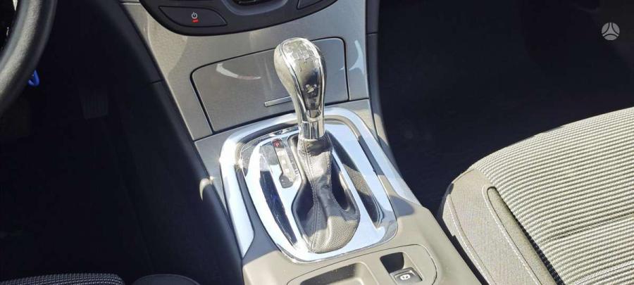 Grey Opel Insignia 2017 in Utena, with an engine capacity of 1.96 L and mileage of 290 thousand km for 4900 €, photo 19 on AUTOMOTO.COM.LV