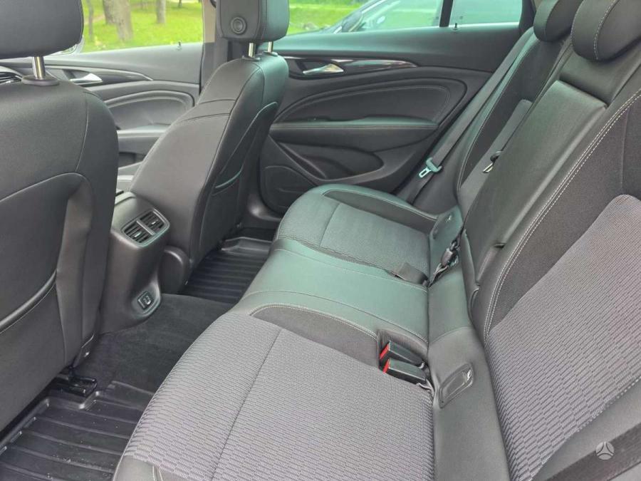 Grey Opel Insignia 2017 in Vilnius, with an engine capacity of 1.96 L and mileage of 135 thousand km for 10500 €, photo 11 on AUTOMOTO.COM.LV