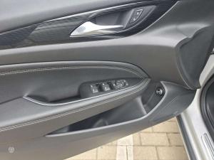 Grey Opel Insignia 2017 in Vilnius, with an engine capacity of 1.96 L and mileage of 135 thousand km for 10500 €, photo 7 on AUTOMOTO.COM.LV