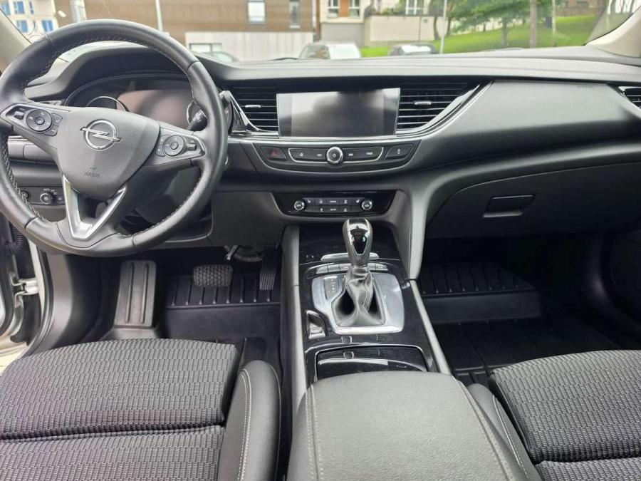 Grey Opel Insignia 2017 in Vilnius, with an engine capacity of 1.96 L and mileage of 135 thousand km for 10500 €, photo 8 on AUTOMOTO.COM.LV