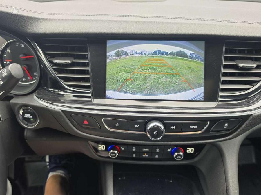 Grey Opel Insignia 2017 in Vilnius, with an engine capacity of 1.96 L and mileage of 135 thousand km for 10500 €, photo 13 on AUTOMOTO.COM.LV