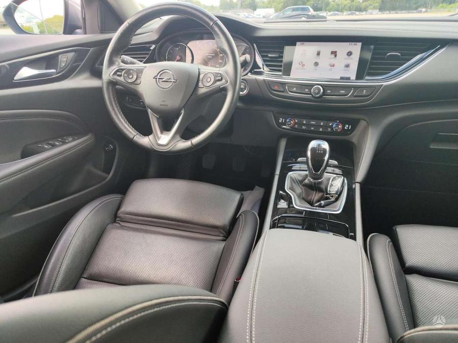 Grey Opel Insignia 2017 in Marijampole, with an engine capacity of 1.96 L and mileage of 143 thousand km for 11700 €, photo 8 on AUTOMOTO.COM.LV