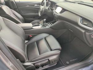 Grey Opel Insignia 2017 in Marijampole, with an engine capacity of 1.96 L and mileage of 143 thousand km for 11700 €, photo 9 on AUTOMOTO.COM.LV