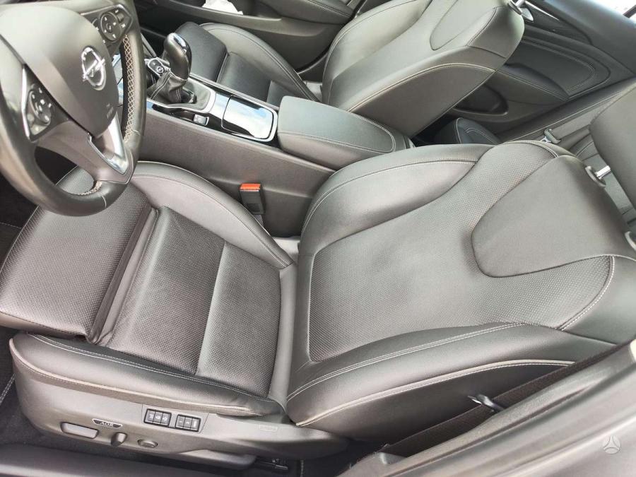Grey Opel Insignia 2017 in Marijampole, with an engine capacity of 1.96 L and mileage of 143 thousand km for 11700 €, photo 13 on AUTOMOTO.COM.LV