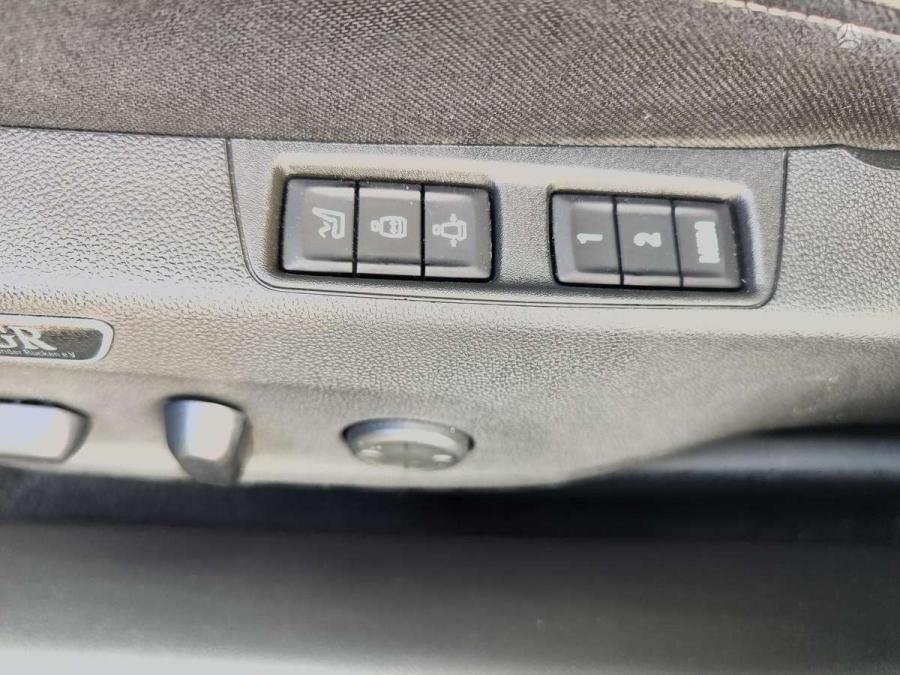 Grey Opel Insignia 2017 in Marijampole, with an engine capacity of 1.96 L and mileage of 143 thousand km for 11700 €, photo 25 on AUTOMOTO.COM.LV