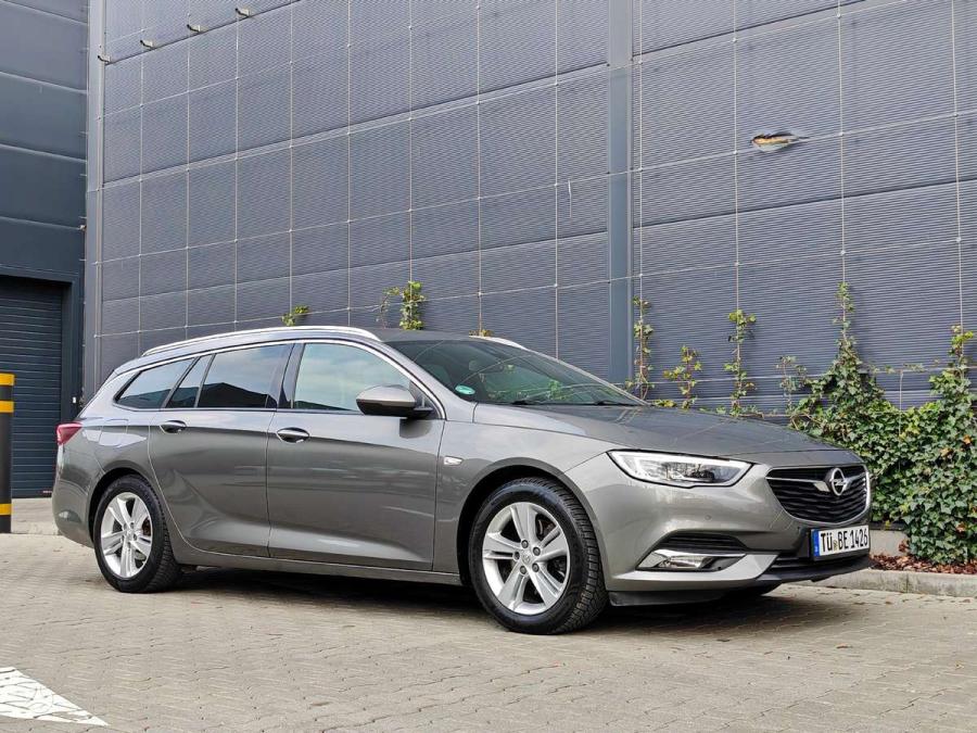 Grey Opel Insignia 2018 in Klaipeda, with an engine capacity of 1.96 L and mileage of 175 thousand km for 11999 €, photo 1 on AUTOMOTO.COM.LV
