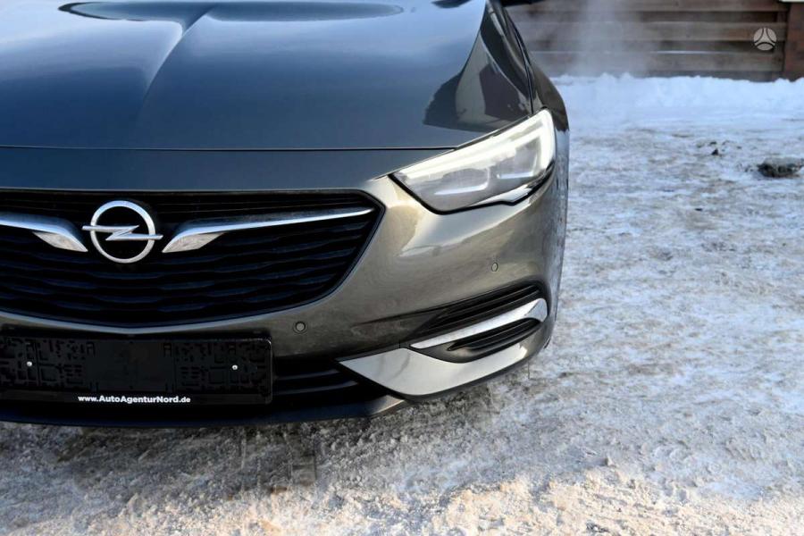 Grey Opel Insignia 2018 in Kretinga, with an engine capacity of 1.96 L and mileage of 167 thousand km for 9799 €, photo 4 on AUTOMOTO.COM.LV