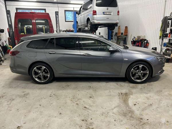 Grey Opel Insignia 2018 in Kretinga, with an engine capacity of 2.00 L and mileage of 180 thousand km for 12500 €, photo 5 on AUTOMOTO.COM.LV