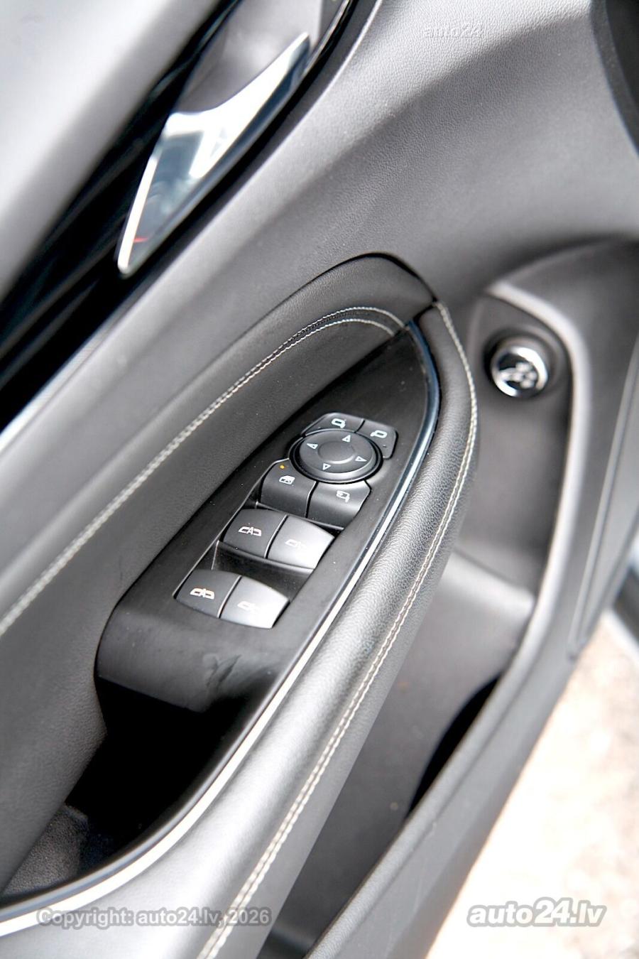 Grey Opel Insignia 2018 in Tallinn, with an engine capacity of 2.00 L and mileage of 116 thousand km for 14490 €, photo 8 on AUTOMOTO.COM.LV