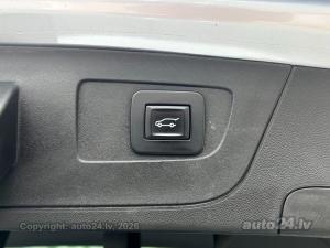 Grey Opel Insignia 2018 in Tallinn, with an engine capacity of 2.00 L and mileage of 116 thousand km for 14490 €, photo 16 on AUTOMOTO.COM.LV