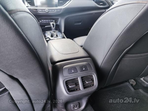 Grey Opel Insignia 2018 in Tartu, with an engine capacity of 2.00 L and mileage of 188 thousand km for 12990 €, photo 8 on AUTOMOTO.COM.LV