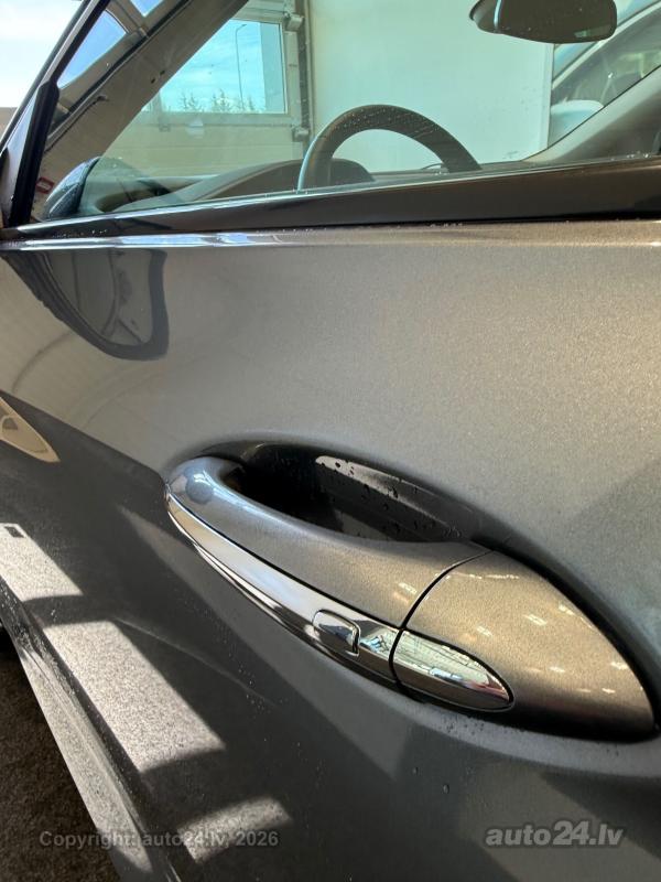 Grey Opel Insignia 2018 in Rakvere, with an engine capacity of 2.00 L and mileage of 208 thousand km for 10700 €, photo 7 on AUTOMOTO.COM.LV