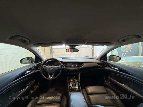 Grey Opel Insignia 2018 in Rakvere, with an engine capacity of 2.00 L and mileage of 208 thousand km for 10700 €, photo 9 on AUTOMOTO.COM.LV