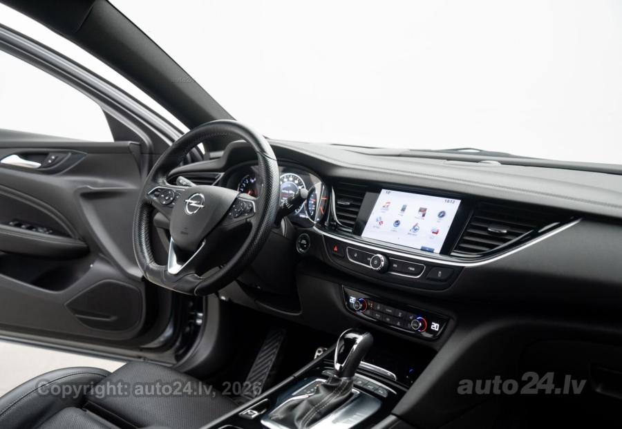 Grey Opel Insignia 2018 in Tallinn, with an engine capacity of 2.00 L and mileage of 170 thousand km for 12999 €, photo 12 on AUTOMOTO.COM.LV
