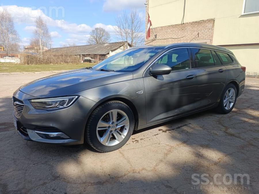 Grey Opel Insignia 2018 in Riga, with an engine capacity of 2.00 L and mileage of 166 thousand km for 9500 €, photo 1 on AUTOMOTO.COM.LV