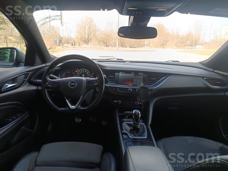 Grey Opel Insignia 2018 in Riga, with an engine capacity of 2.00 L and mileage of 166 thousand km for 9500 €, photo 9 on AUTOMOTO.COM.LV
