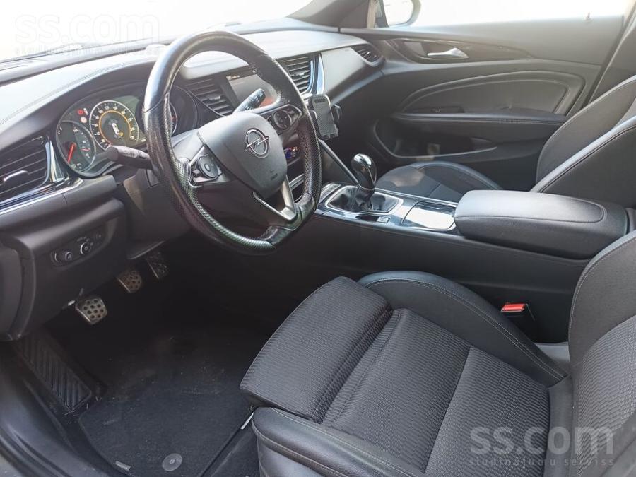 Grey Opel Insignia 2018 in Riga, with an engine capacity of 2.00 L and mileage of 166 thousand km for 9500 €, photo 12 on AUTOMOTO.COM.LV