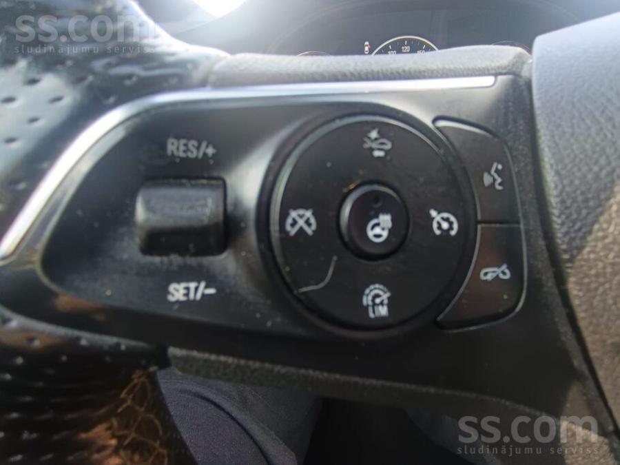 Grey Opel Insignia 2018 in Riga, with an engine capacity of 2.00 L and mileage of 166 thousand km for 9500 €, photo 17 on AUTOMOTO.COM.LV