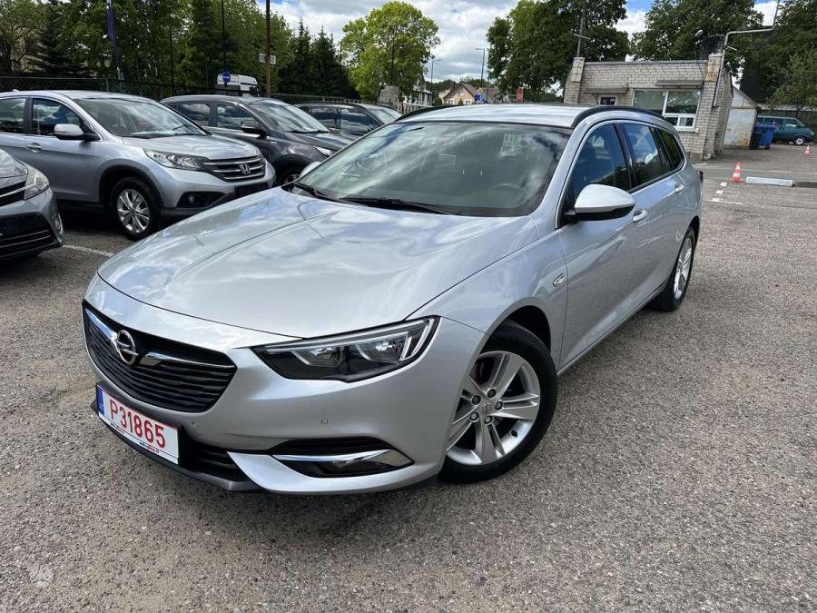 Grey Opel Insignia 2018 in Alytus, with an engine capacity of 1.96 L and mileage of 200 thousand km for 9400 €, photo 1 on AUTOMOTO.COM.LV